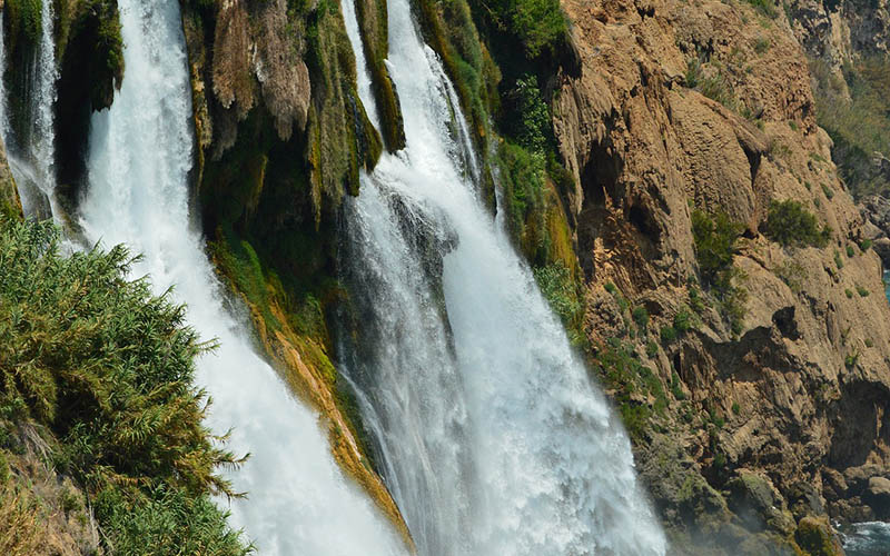 How to Waterfall Drink – The Chuggernauts